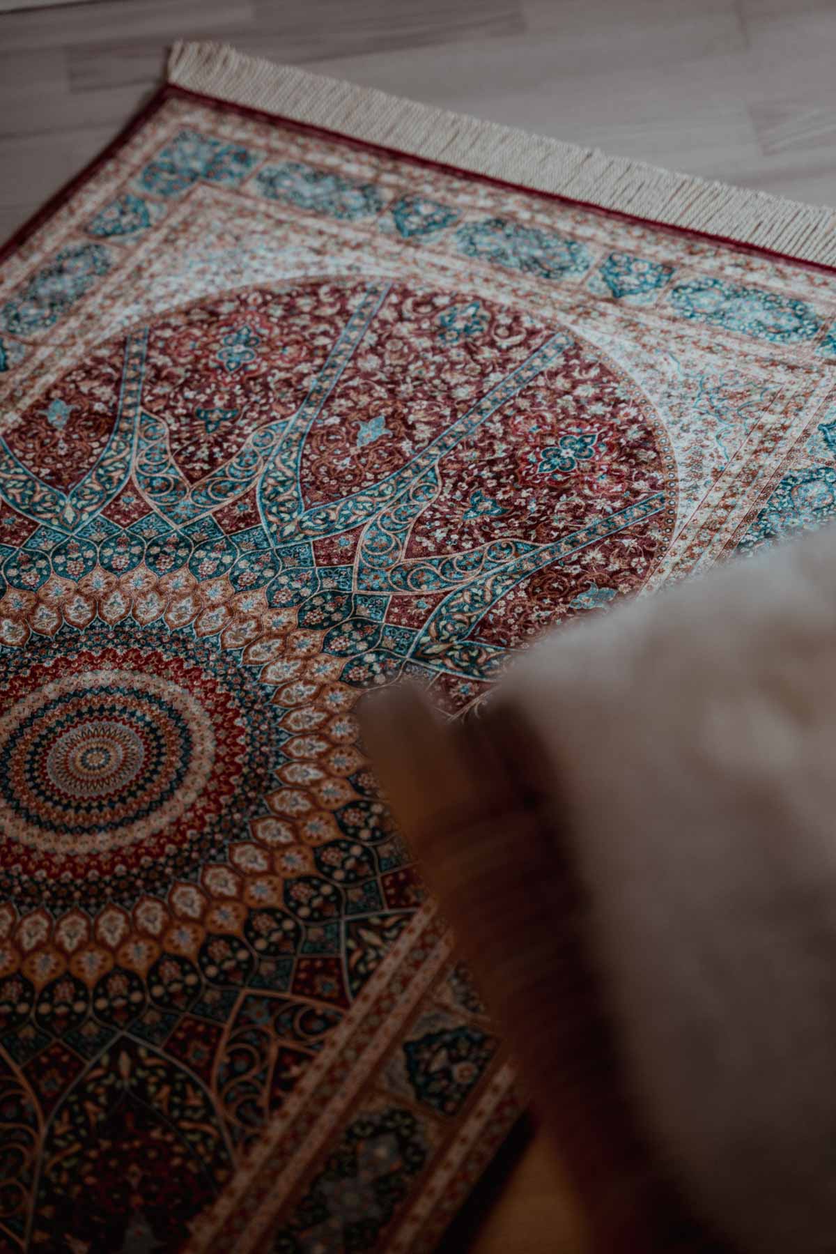 Seven Sajada | Islamic Prayer Mats and Prayer Beads